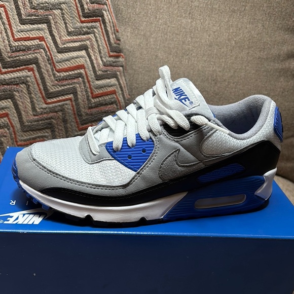Nike | Shoes | Nike White And Blue Sneakers With Air Cushioning And ...